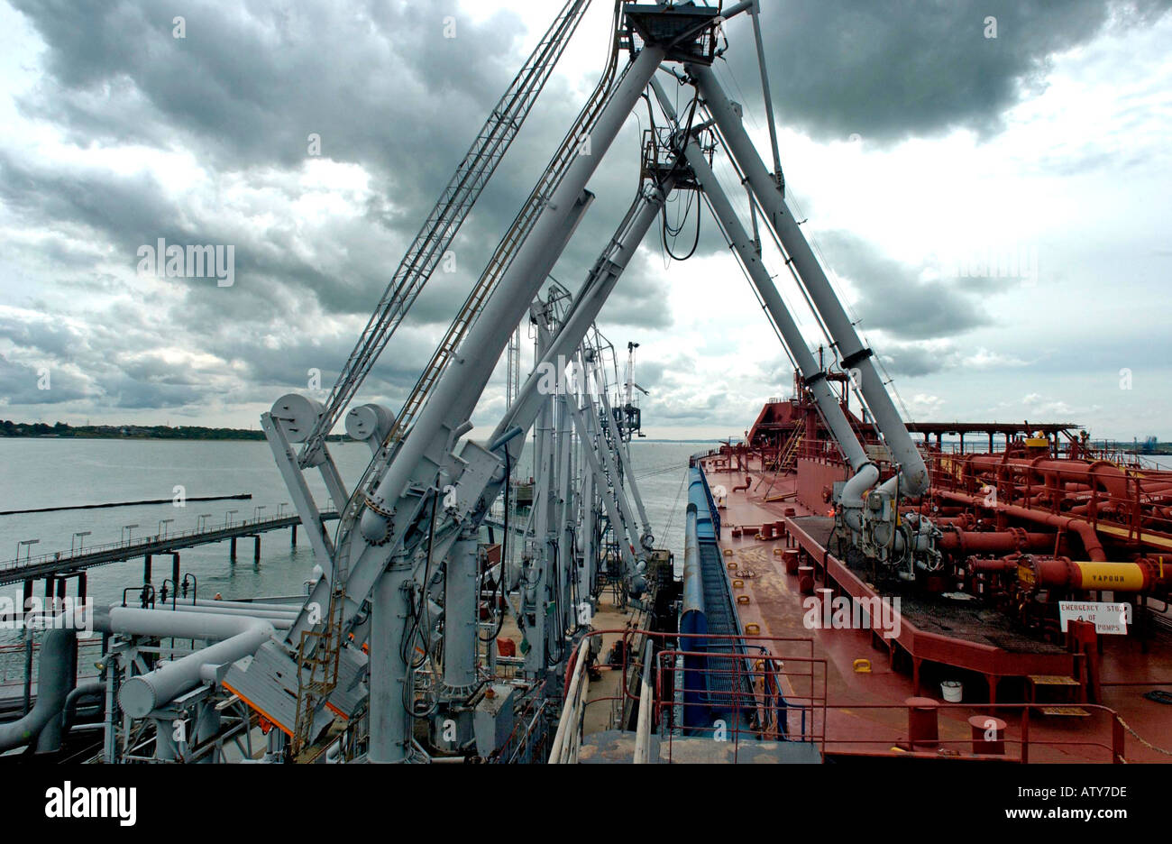 Crude oil loading terminal hi-res stock photography and images - Alamy