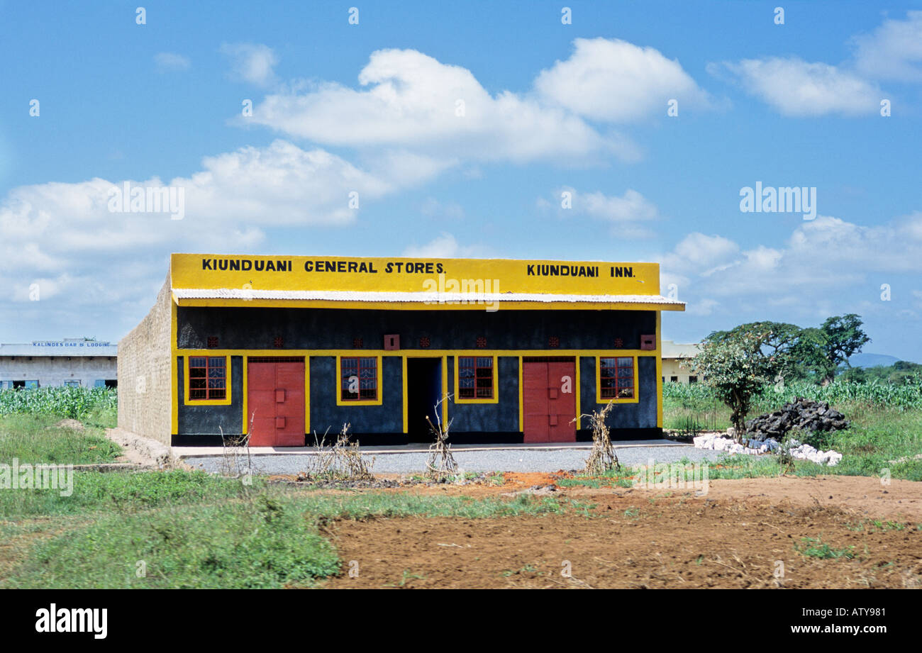 AFRICA KENYA Colorful rural store and inn Kiunduani Stock Photo - Alamy