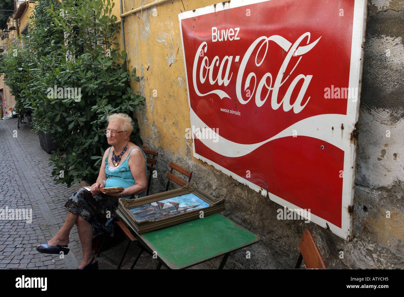 Old coca cola advertisement hi-res stock photography and images - Alamy