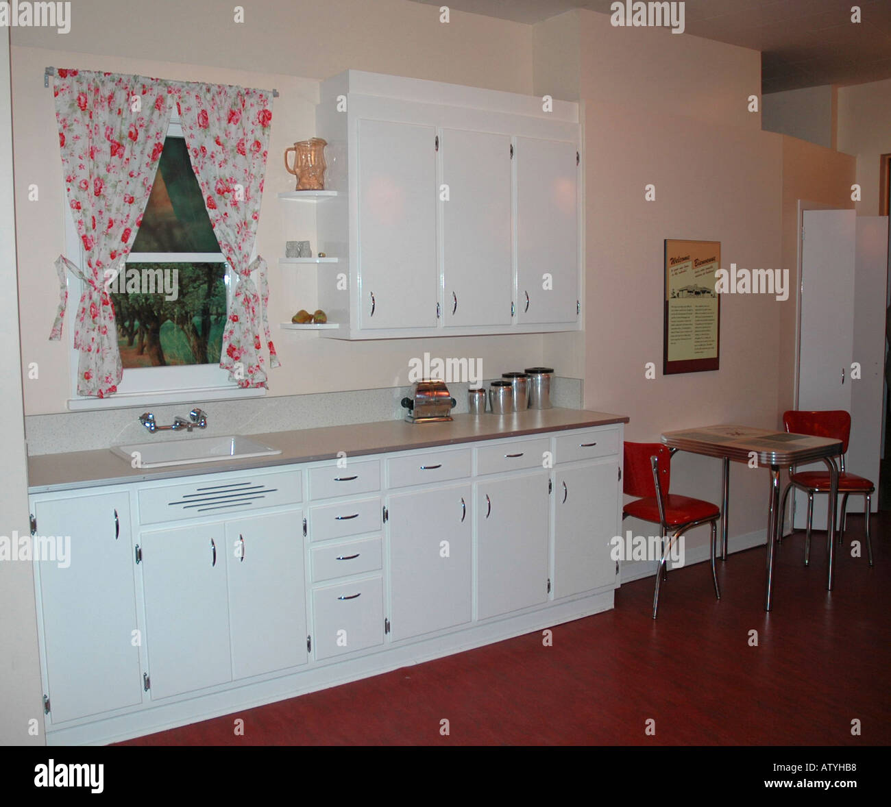 1950's typical house kitchen exhibit, Canadian War Museum, Ottawa ...