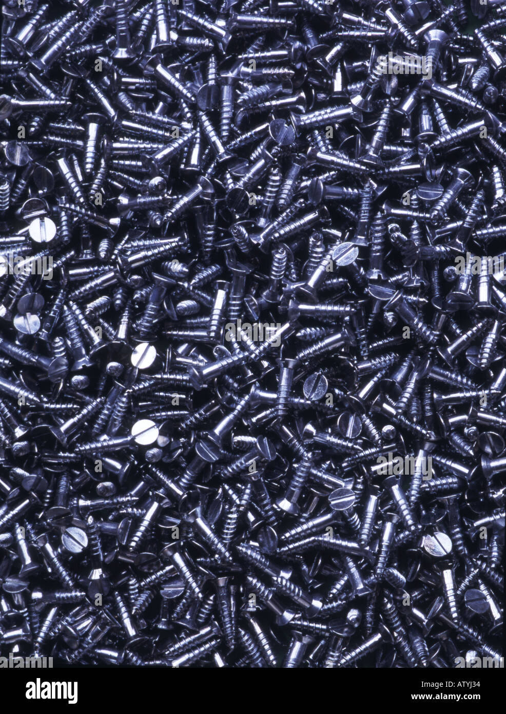 Pile of metal screws Stock Photo - Alamy