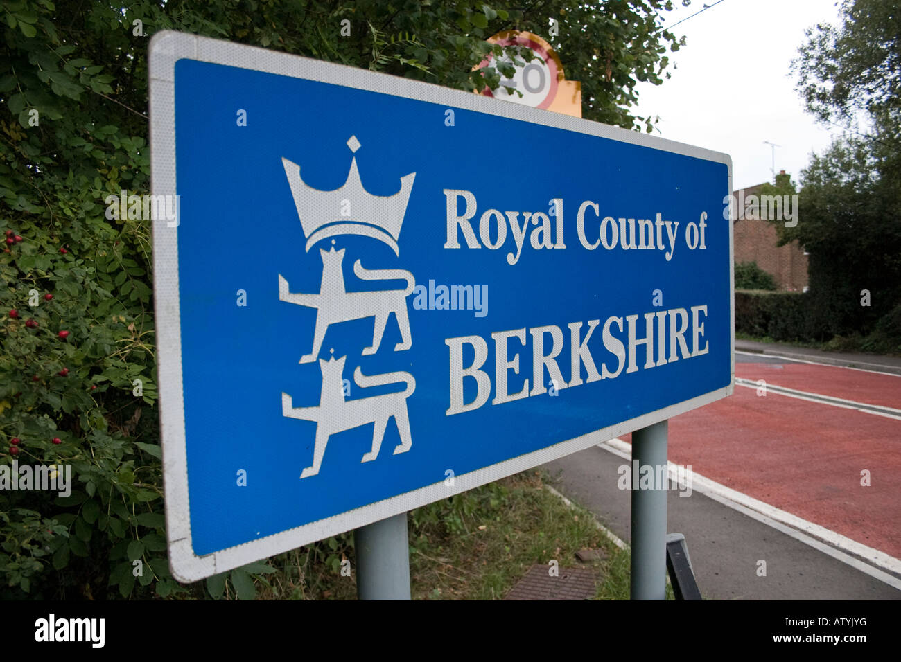 Royal County of Berkshire border road sign Stock Photo - Alamy