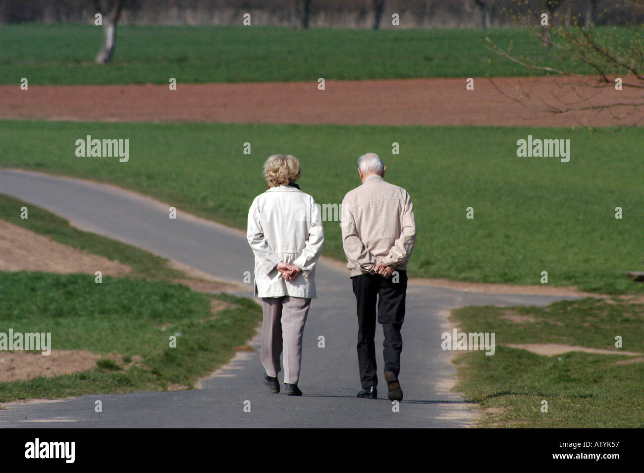 Rentner Paar Ehepaar Stock Photo - Alamy