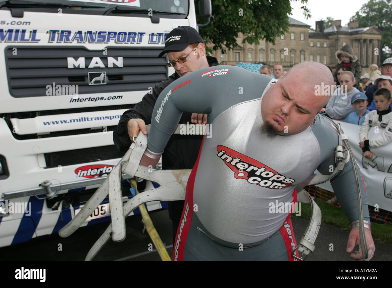 Worlds strongest man hi-res stock photography and images - Alamy