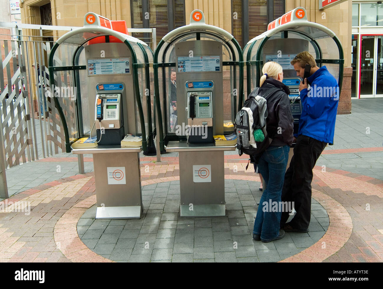 Telephones telephoning hi-res stock photography and images - Alamy