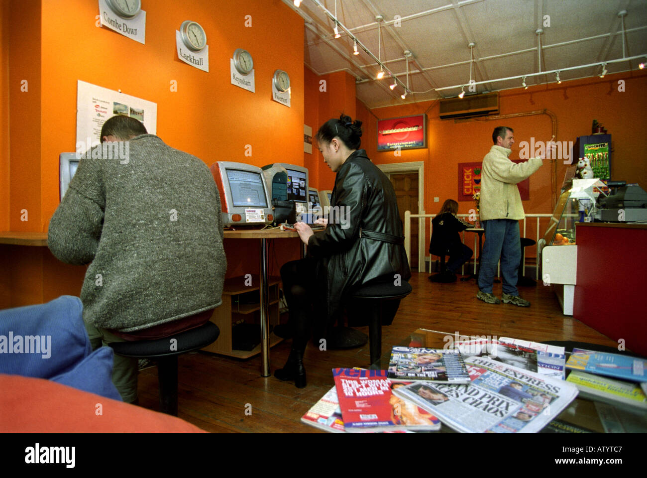 Internet cafe uk hi-res stock photography and images - Alamy