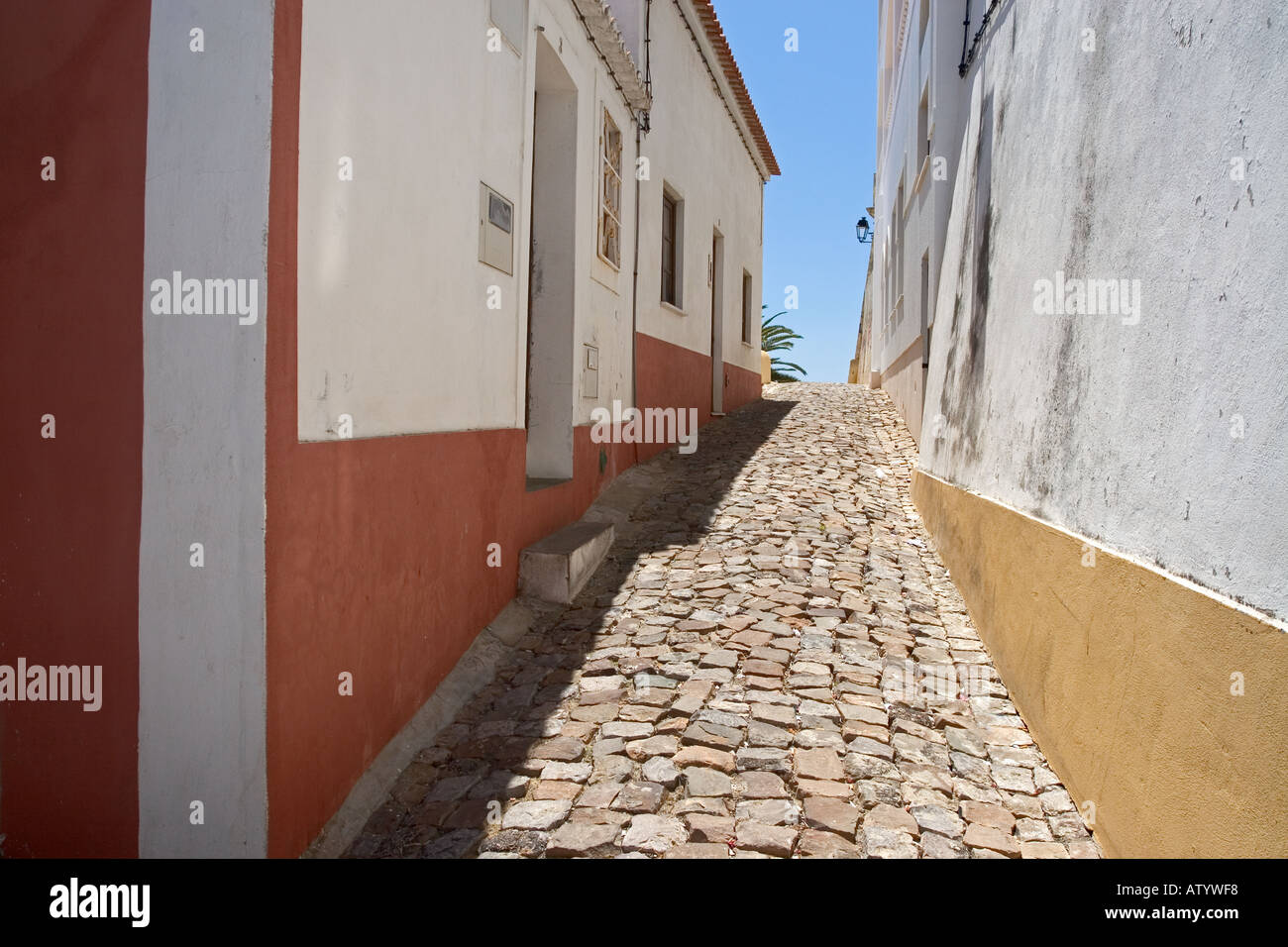 Portuguese cobbled paths hi-res stock photography and images - Alamy