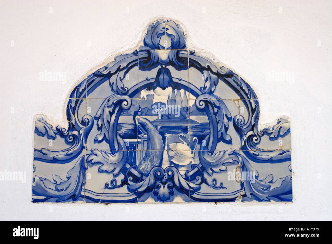 Blue and white tile design hi-res stock photography and images - Alamy