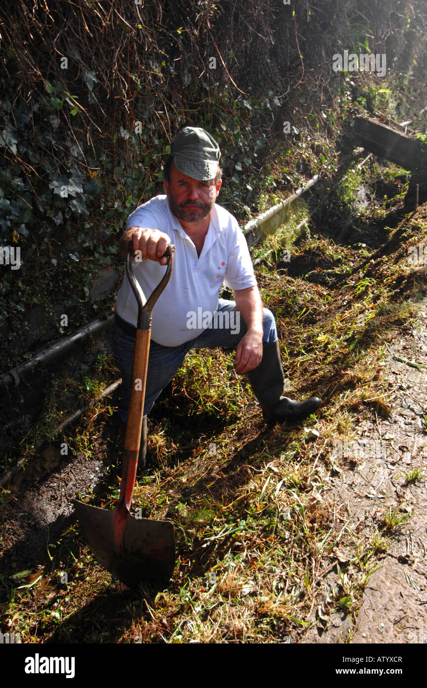 Foot path worker hi-res stock photography and images - Alamy