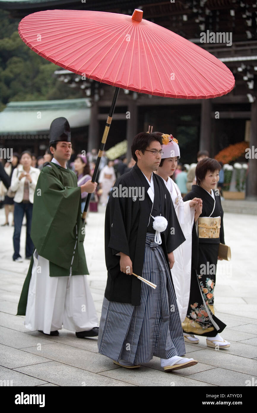 Bride and groom- wedding procession at Meiji Shrine Tokyo Stock Photo ...