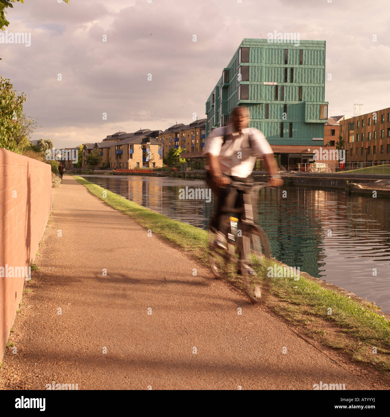 Cyclist on tow path hi-res stock photography and images - Alamy