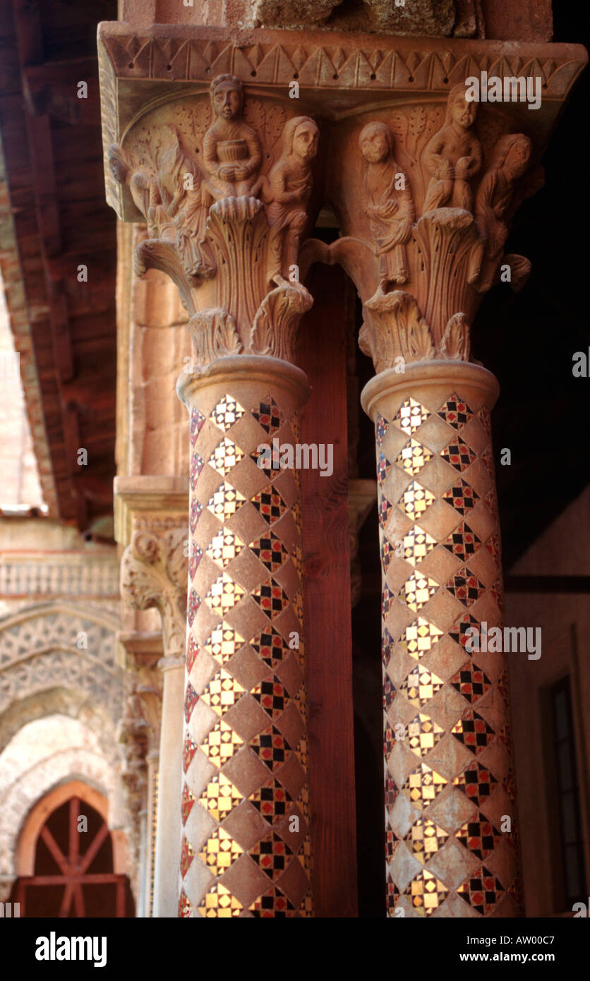 Twin pillars hi-res stock photography and images - Alamy