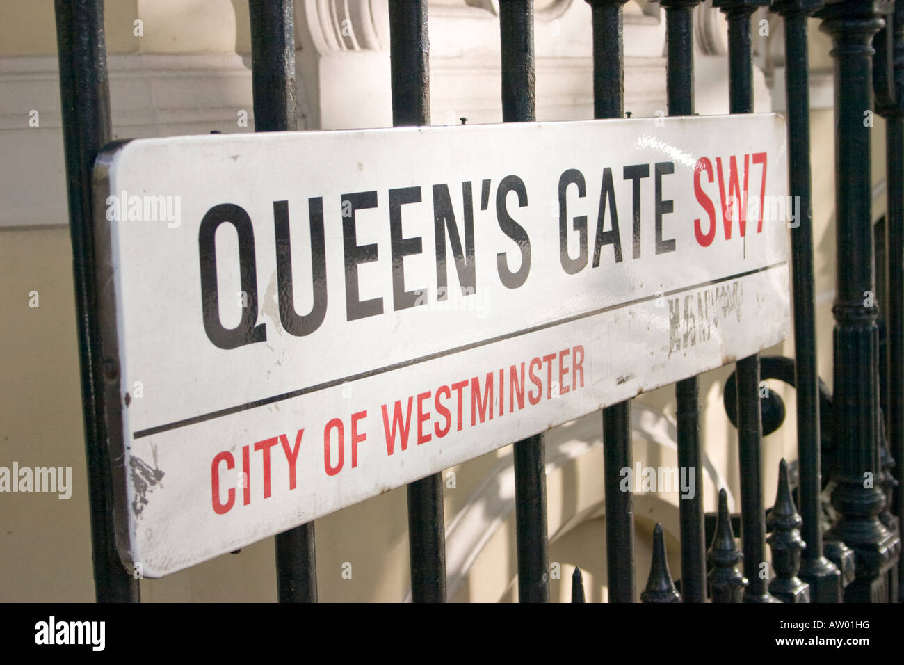 Queen plaque gate hi-res stock photography and images - Alamy