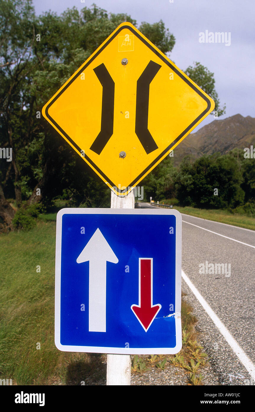 A one way bridge sign next to the road in the Matukituki Valley in ...