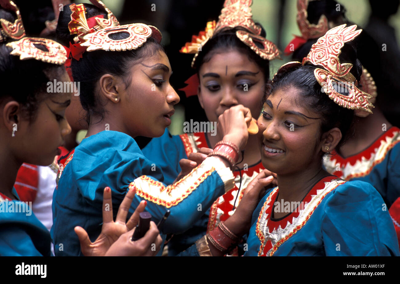 Girls in traditional clothes Colombo Sri Lanka Asia Stock Photo - Alamy