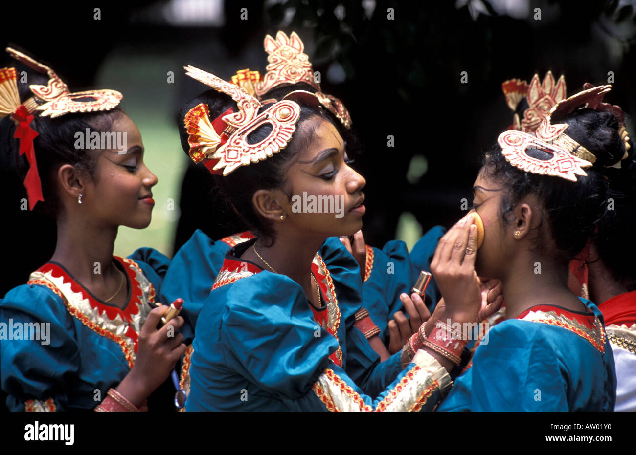Girls in traditional clothes Colombo Sri Lanka Asia Stock Photo - Alamy