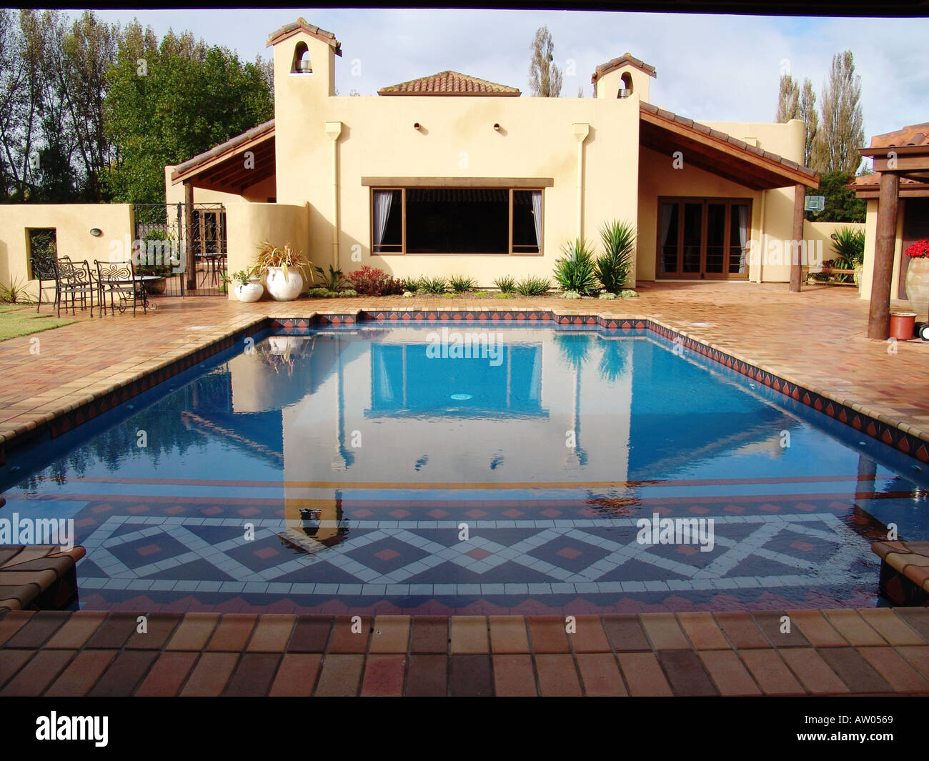 Ranch style house hi-res stock photography and images - Alamy