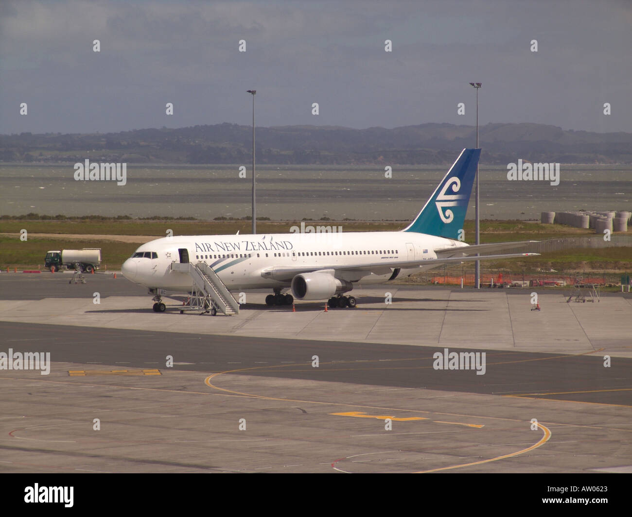 Air new zealand airplane hi-res stock photography and images - Alamy