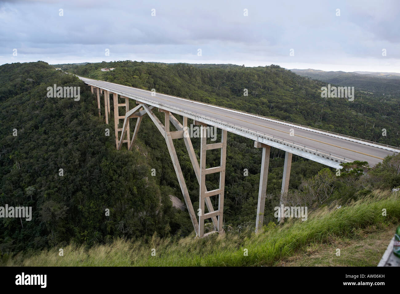 Bacunayagua Bridge, Cuba Stock Photo - Alamy