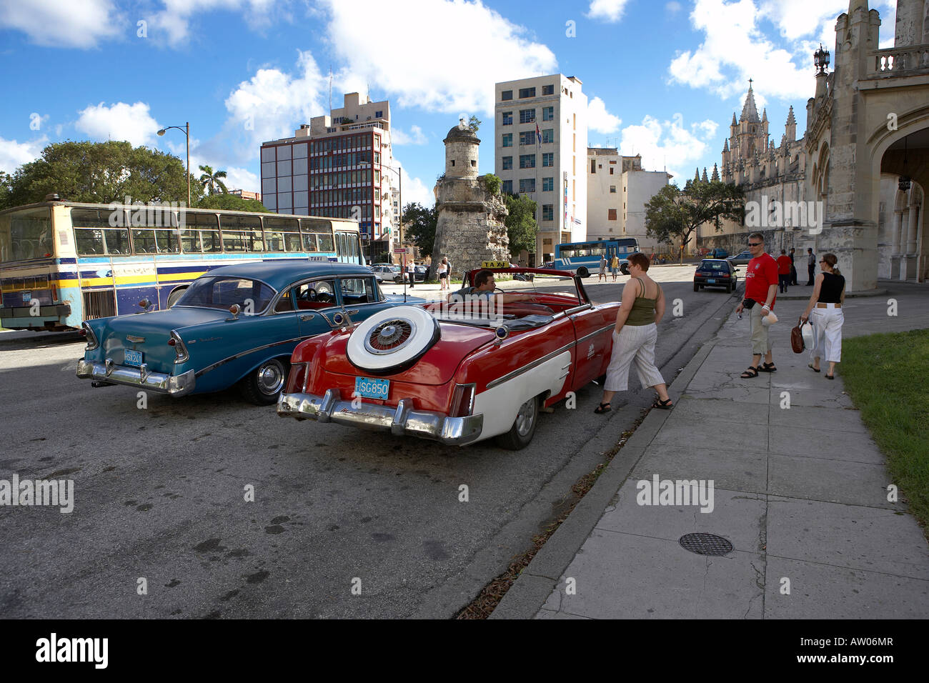 Street Scene with Cars Havana, Cuba Stock Photo - Alamy