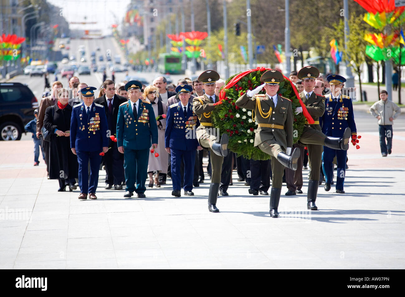 Military wreath laying ceremony at the war memorial monument in Victory ...