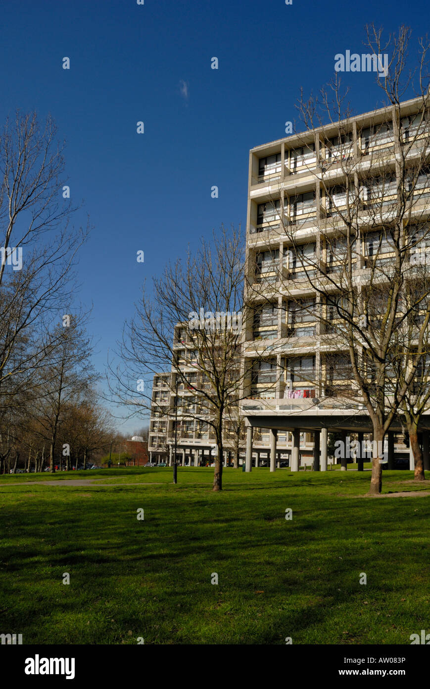 1960s modernist flats london hi-res stock photography and images - Alamy