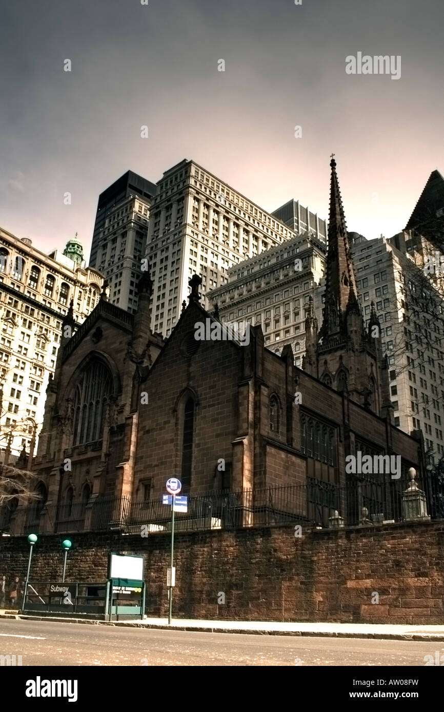 View on the back of Trinity Church, Downtown Manhattan, NY, USA Stock ...