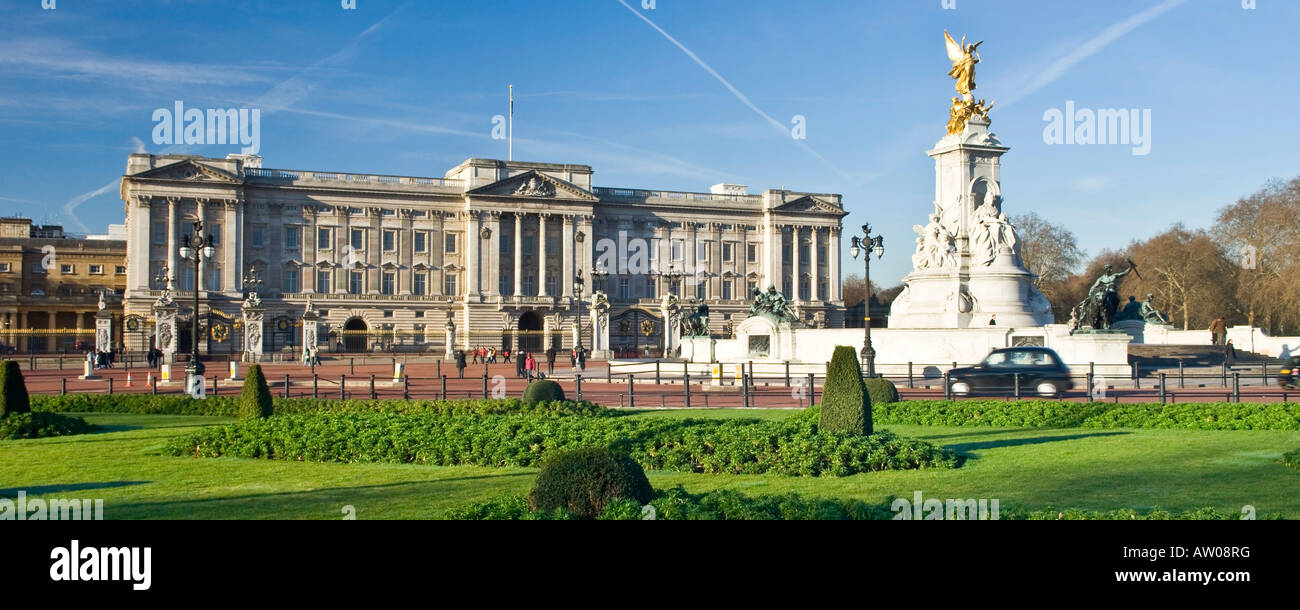 Victoria Memorial in front of Buckingham Palace London England UK Stock Photo - Alamy