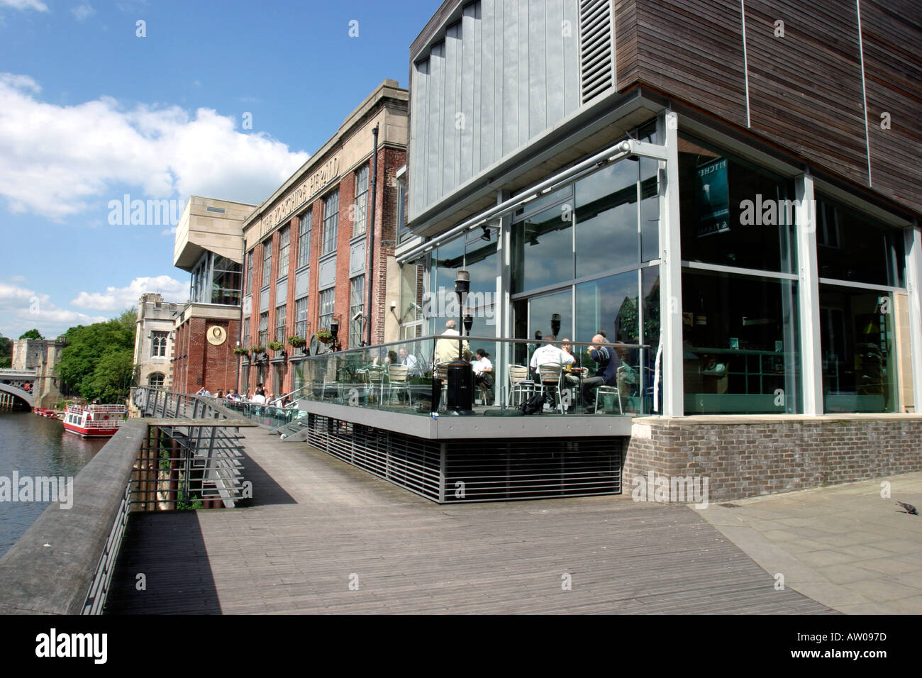 Riverside meals hi-res stock photography and images - Alamy