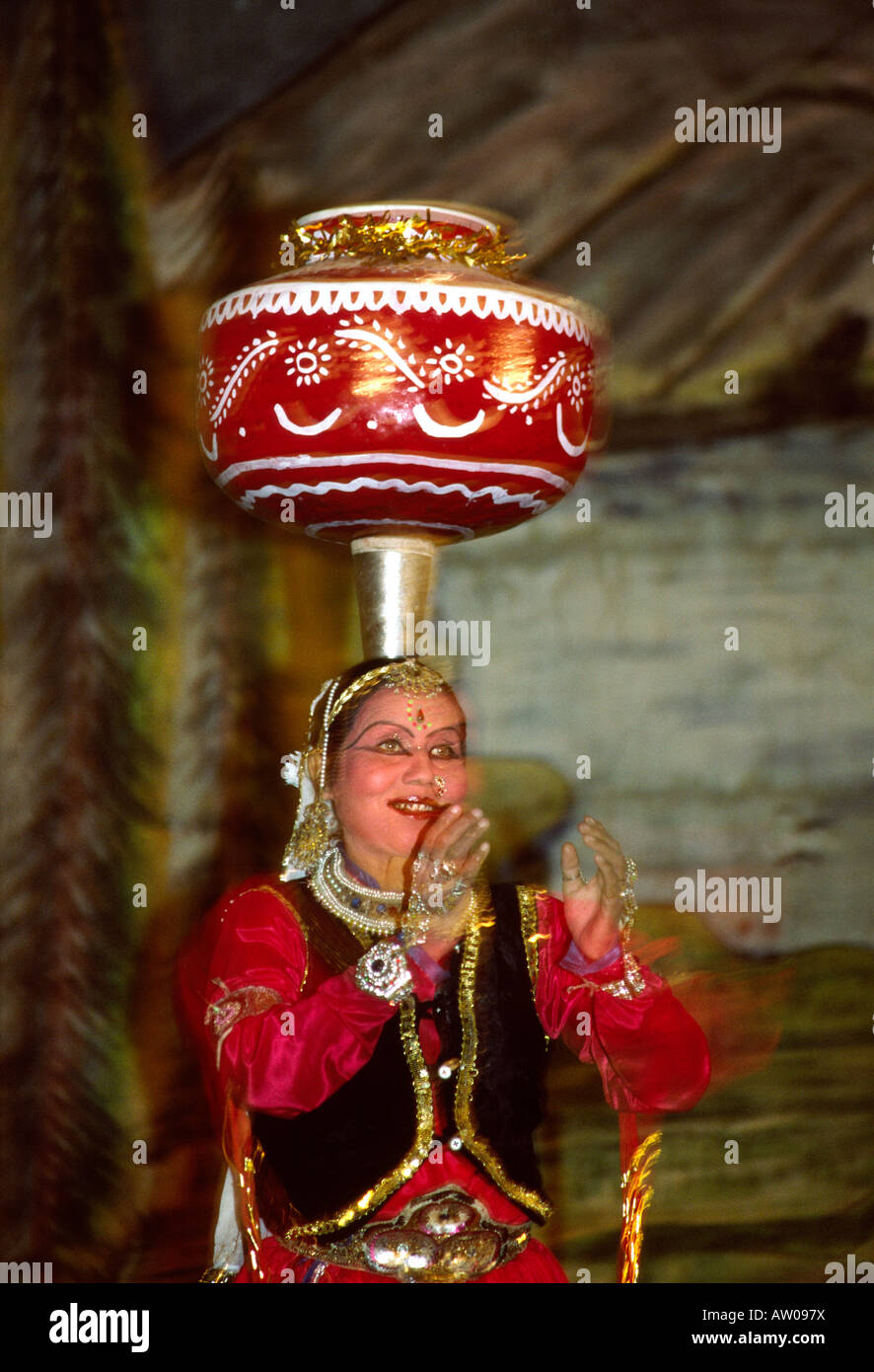 Balancing pots hi-res stock photography and images - Alamy
