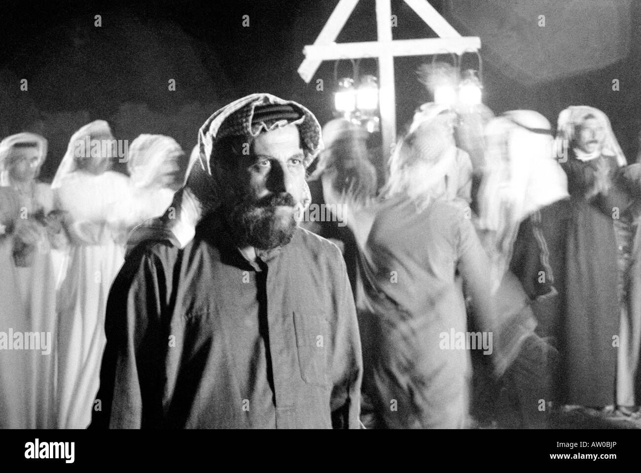 Arab at night in the desert of Syria around a bedioun fire Stock Photo ...