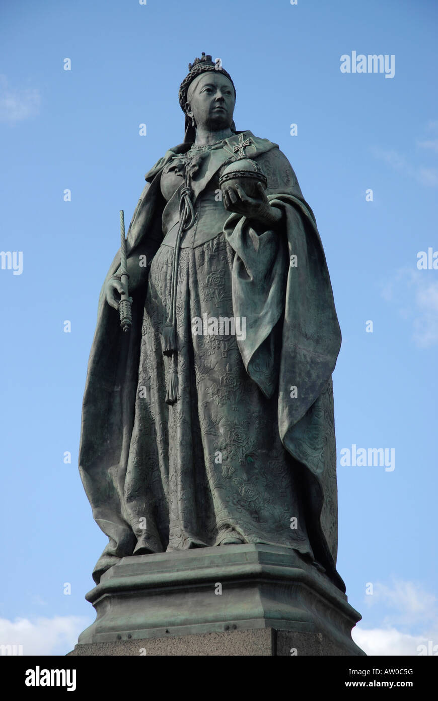 The Statue of Queen Victoria in Victoria Square , Birmingham , West ...