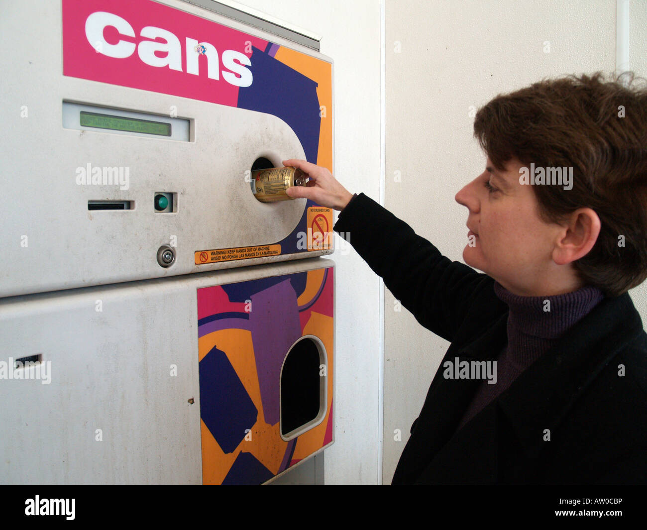 Plastic bottle deposit machine hi-res stock photography and images - Alamy