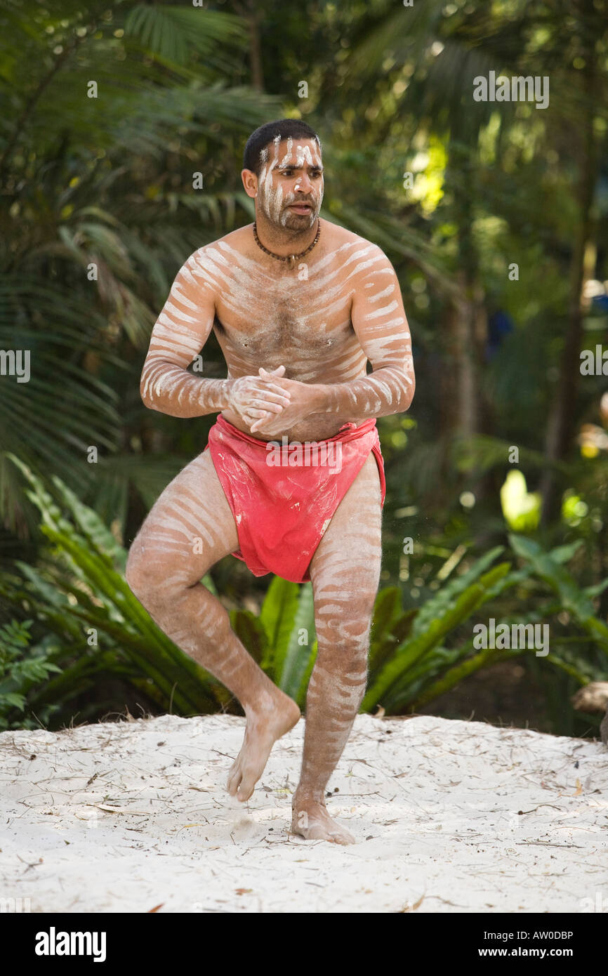 Australian aborigine dancing hi-res stock photography and images - Alamy