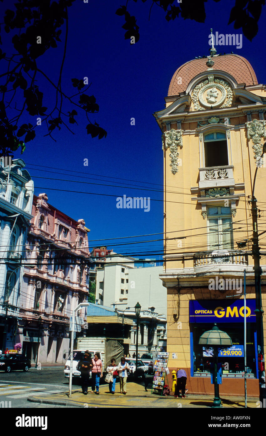 Street scene, Valparaiso, Chile Stock Photo - Alamy
