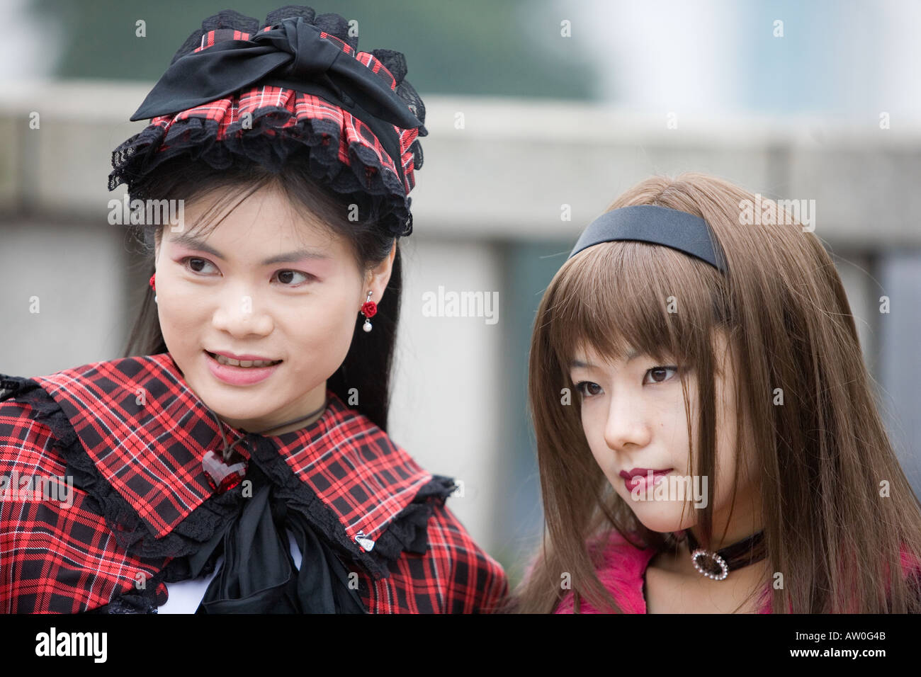 Harajuku girls Tokyo - two pretty faces Stock Photo - Alamy