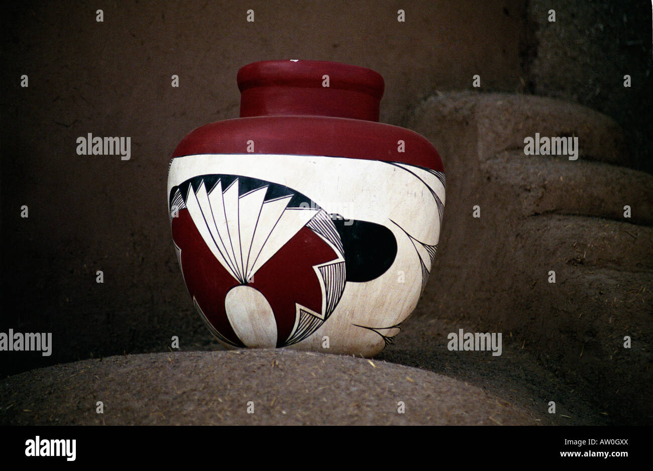 New mexico pueblo craft hi-res stock photography and images - Alamy