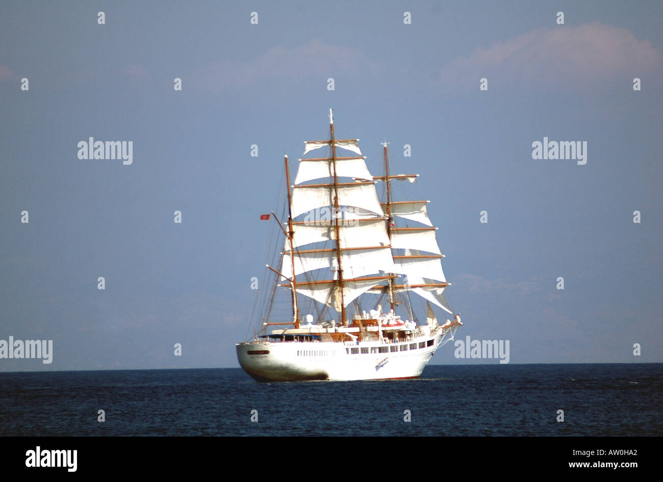Ship under sail hi-res stock photography and images - Alamy