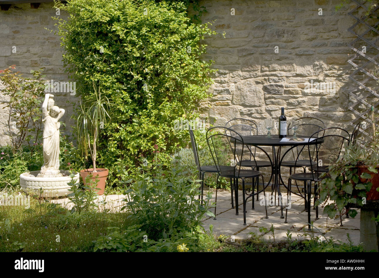 UK. A secluded garden corner Stock Photo - Alamy