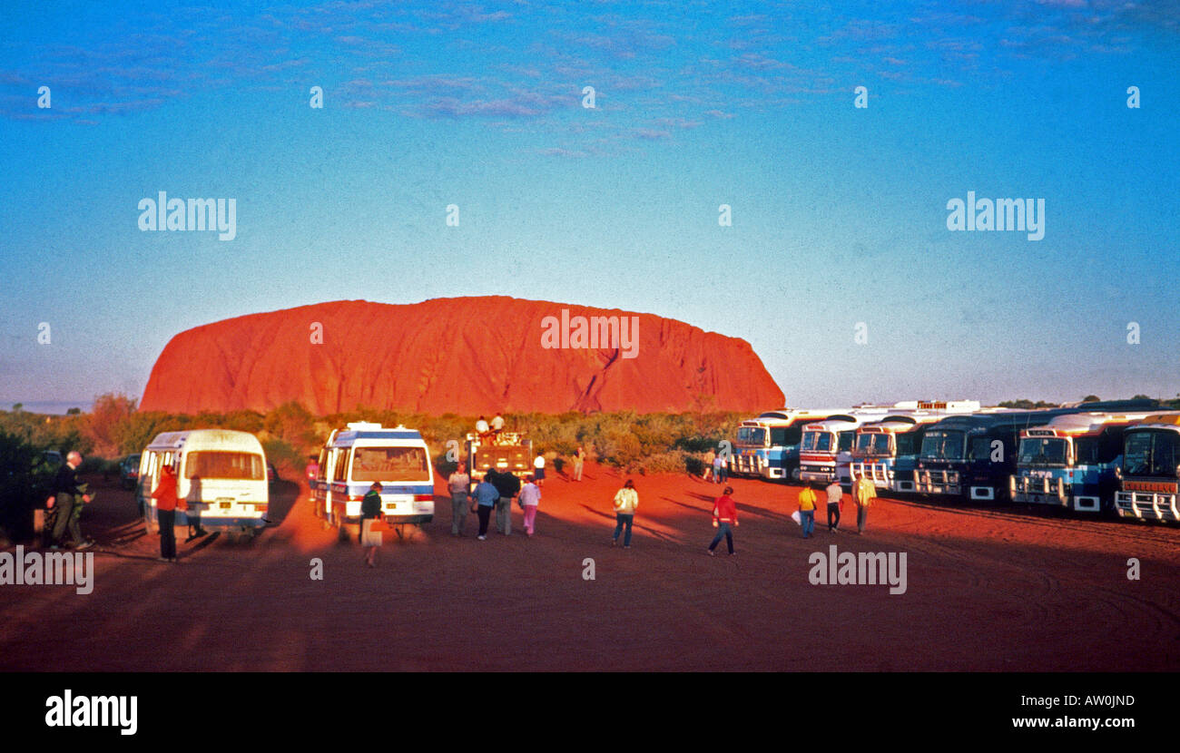 ULURU - Coaches bring tourists to see the sunset on Ayers Rock in ...