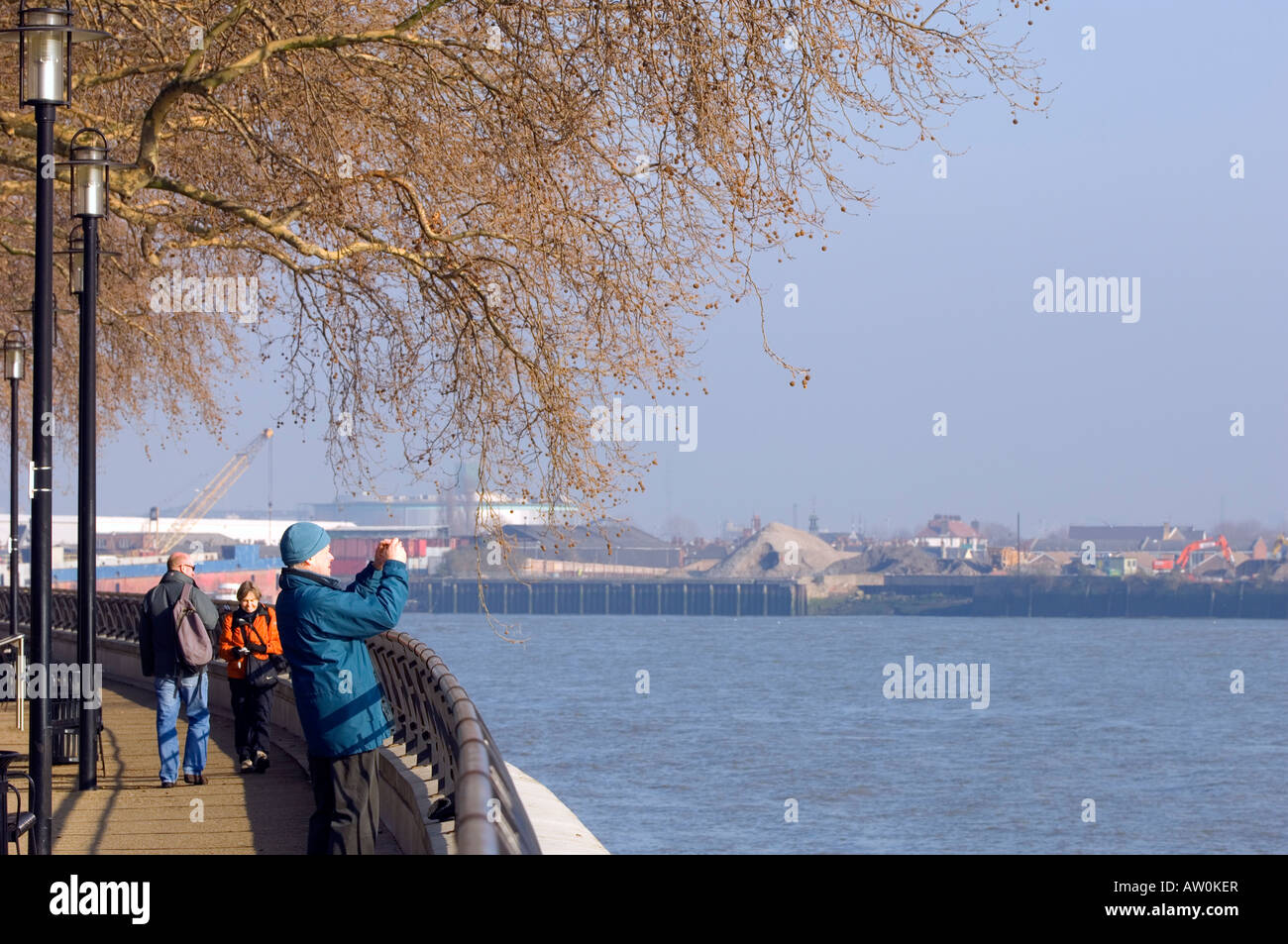 Overlooking the thames hi-res stock photography and images - Alamy