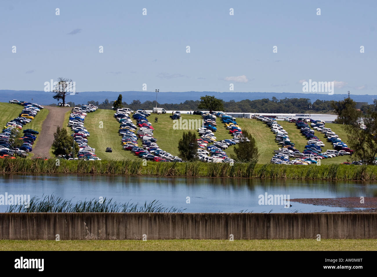 Rows of spectator cars parked at Eastern Creek Raceway Stock Photo - Alamy