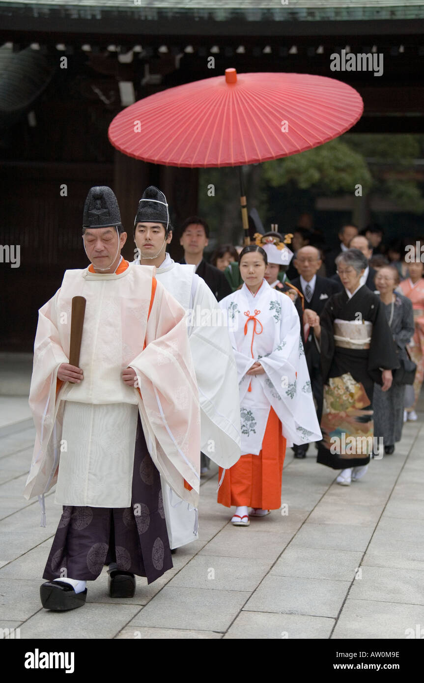 Wedding procession at Meiji Shrine Tokyo 2 Stock Photo - Alamy