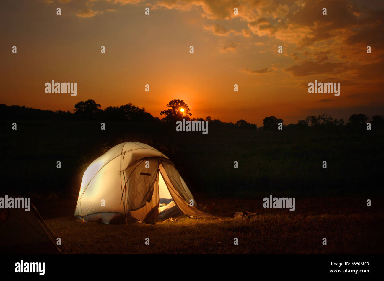 Tent light hi-res stock photography and images - Alamy