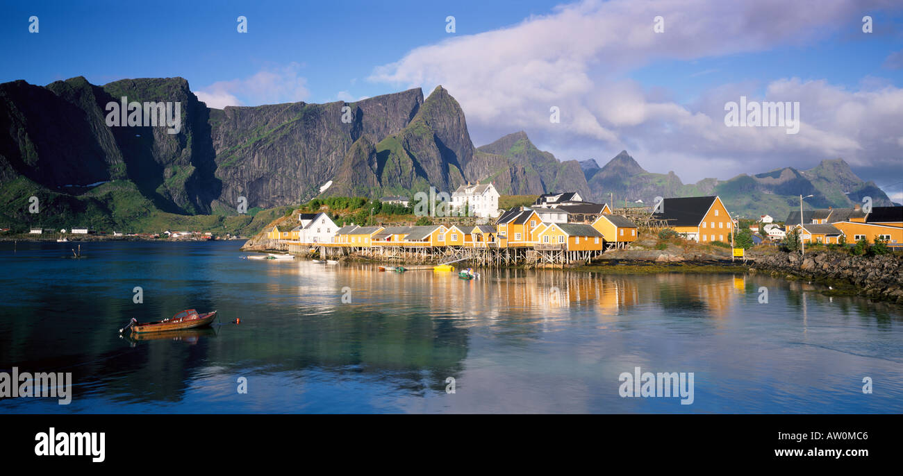 Moskenesoya, fishing village on Sakrisoya Island, Lofoten Islands ...