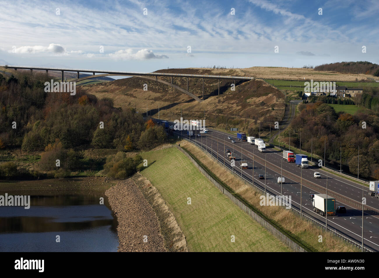 SCAMMONDEN DAM AND M62 MOTORWAY YORKSHIRE ENGLAND Stock Photo - Alamy