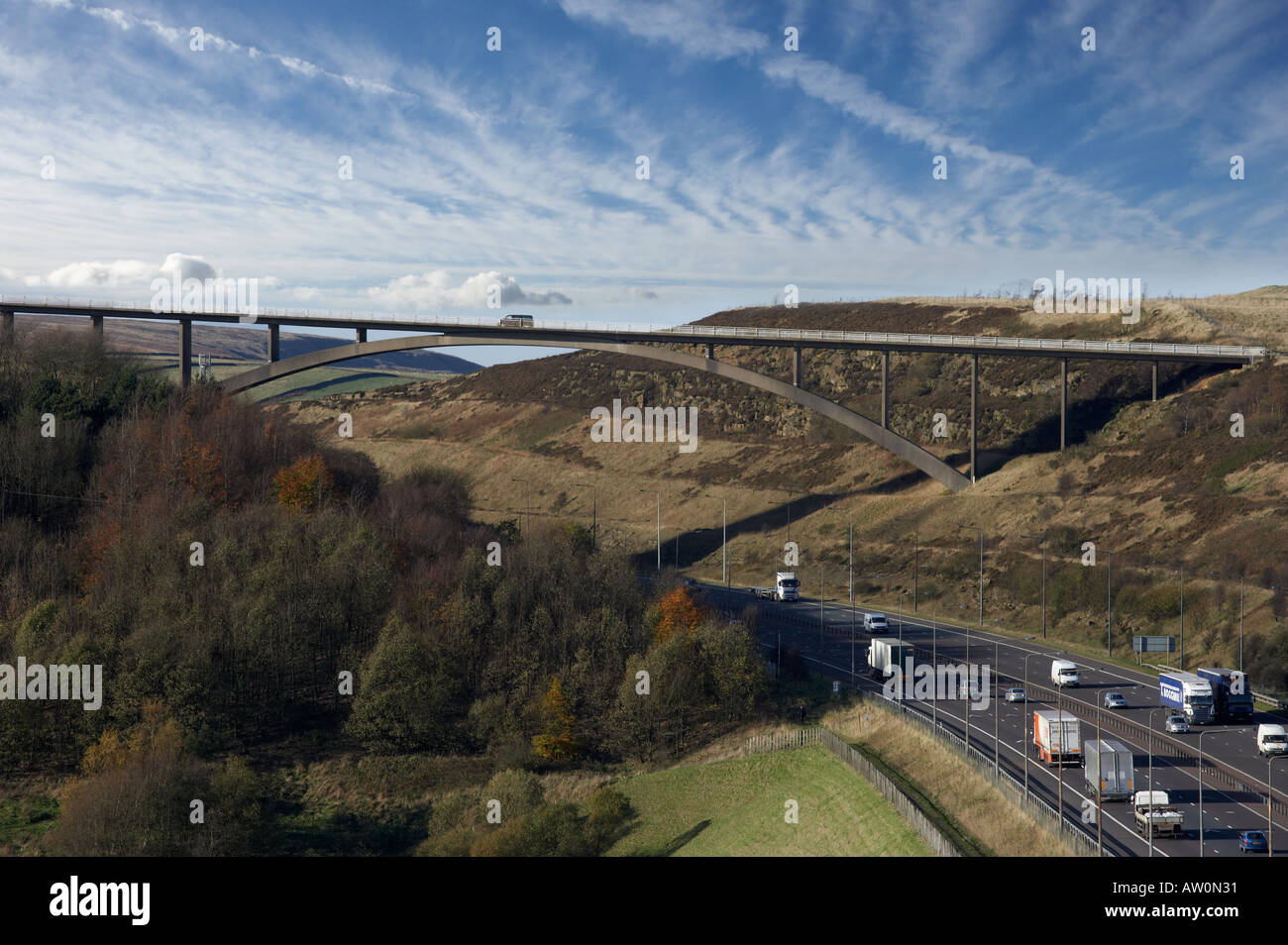 M62 MOTORWAY CROSSING SCAMMONDEN DAM YORKSHIRE ENGLAND Stock Photo - Alamy