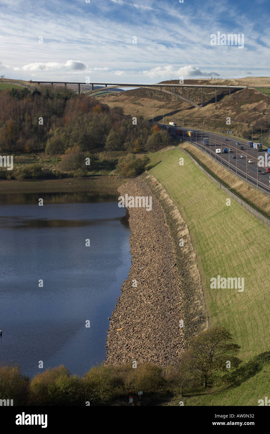 M62 MOTORWAY CROSSING SCAMMONDEN DAM YORKSHIRE ENGLAND Stock Photo - Alamy