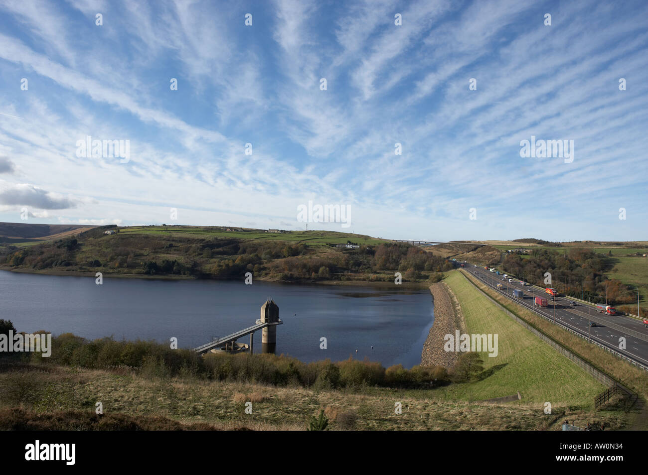 SCAMMONDEN DAM AND M62 MOTORWAY YORKSHIRE ENGLAND Stock Photo - Alamy