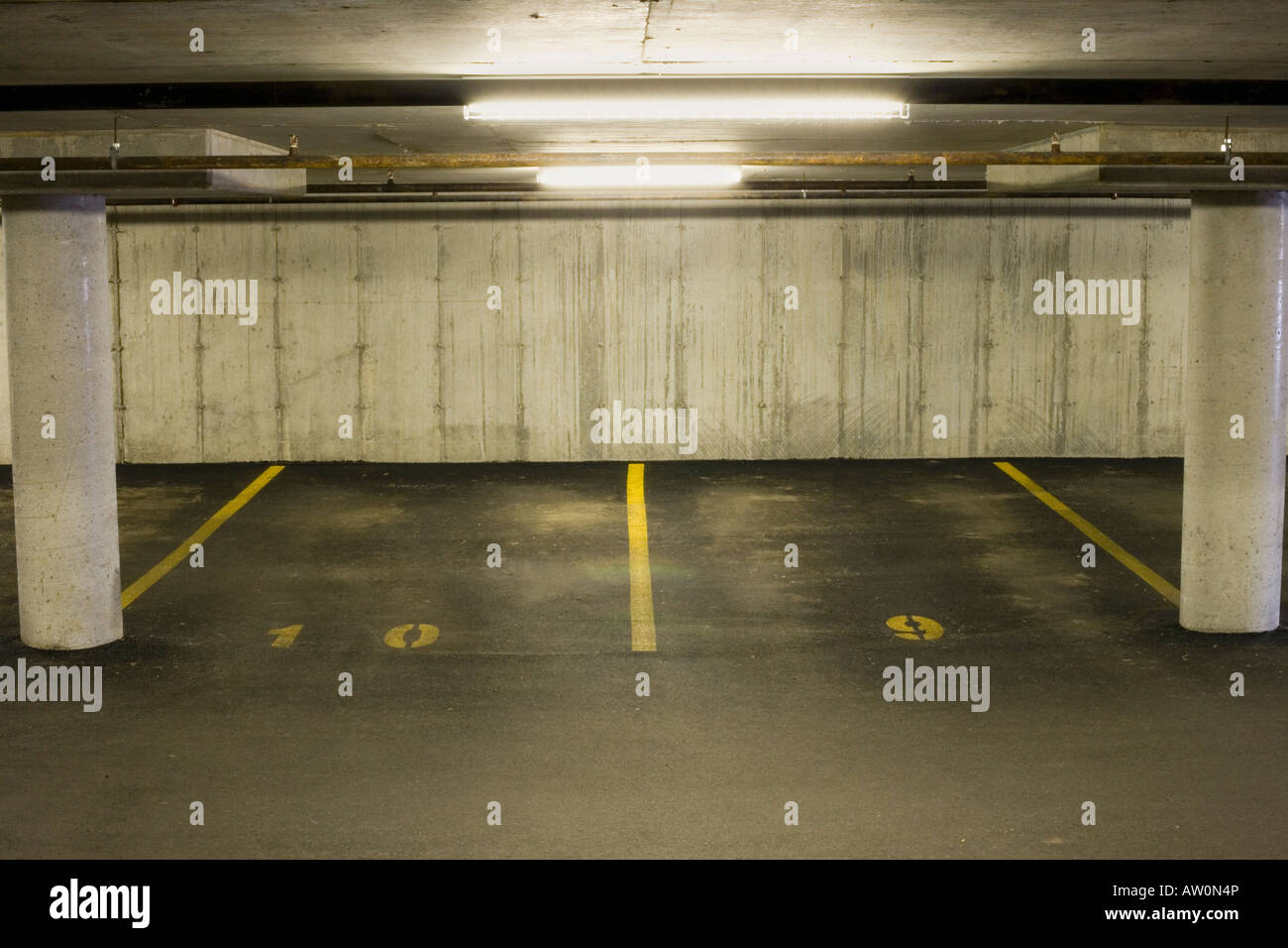 Indoor parking lots hi-res stock photography and images - Alamy